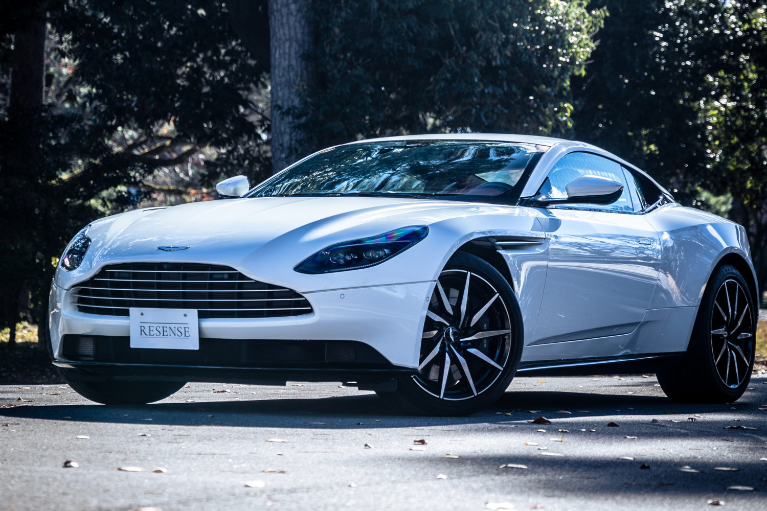 アストン・マーティンDB11 V8（FR/8AT）【試乗記】初めてのアストンに｜RESENSE｜車を心のサプリメントに