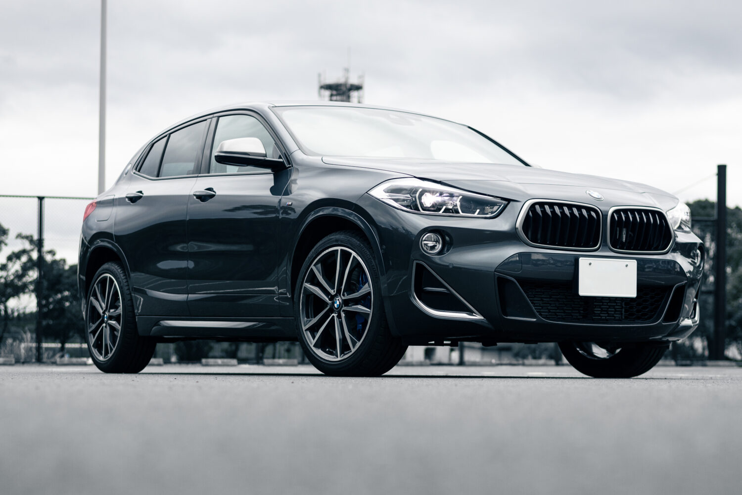 BMW X2 M35i（4WD/8AT）【試乗記】ホットハッチの現代解釈｜RESENSE｜車を心のサプリメントに