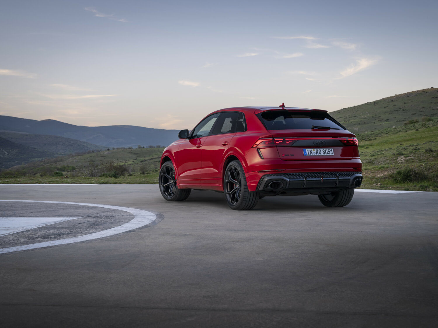 アウディQ8にQ8 RS/Q8 RSパフォーマンス登場 現状ニュル最速のSUV｜RESENSE｜車を心のサプリメントに