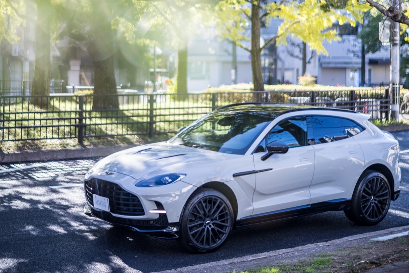 アストン・マーティンDBX707（4WD/9AT）【試乗記】カントリージェントルマン御用達｜RESENSE｜車を心のサプリメントに